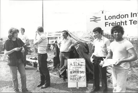 Aslef Strike 1982 Picket Duty Outside Editorial Stock Photo - Stock ...