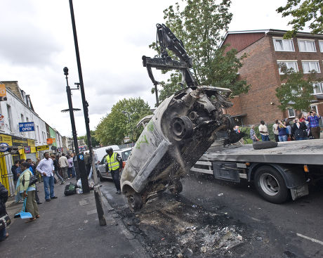 Aftermath of riots in Hackney, London, Britain - 09 Aug 2011 Stock ...