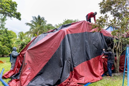 Orkin Pest Control Technicians Install Tent Editorial Stock Photo ...