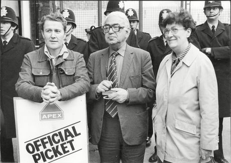 Scene Grunwick Picket Showing Mps Ian Editorial Stock Photo - Stock ...