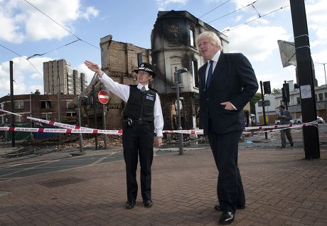 Riots in Croydon, London, Britain - 09 Aug 2011 Stock Pictures ...