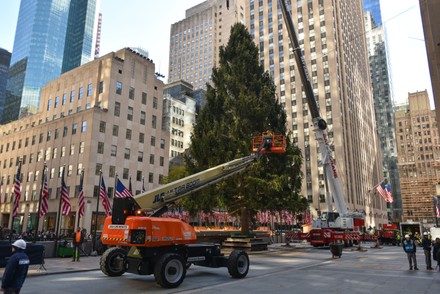 installation rockefeller center christmas tree new york Stock Photos ...