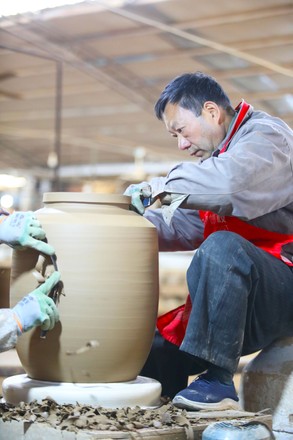 500 Ceramic production Stock Pictures, Editorial Images and Stock ...