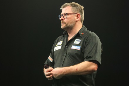 Darts Commentator Wayne Mardle Darts Commentator Editorial Stock Photo ...