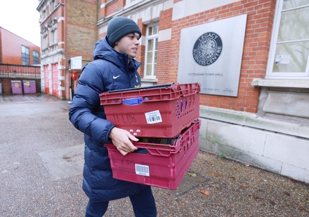 tottenham hotspur players visit food bank Stock Photos (Exclusive ...