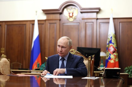 russian president putin meets rostec ceo chemezov Stock Photos ...