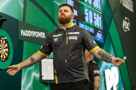 3,000 imágenes de 2024 pdc world darts championship - Imágenes de stock ...