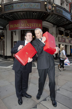 Richard Mccabe Jim Hacker Simon Williams Editorial Stock Photo - Stock ...