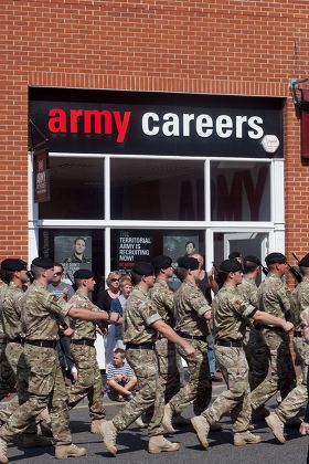 50 British army careers Stock Pictures, Editorial Images and Stock ...