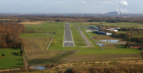 500 Runway strips Stock Pictures, Editorial Images and Stock Photos ...