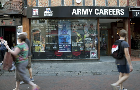50 British army careers Stock Pictures, Editorial Images and Stock ...