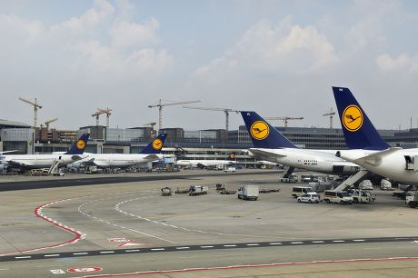 500 Runway strips Stock Pictures, Editorial Images and Stock Photos ...