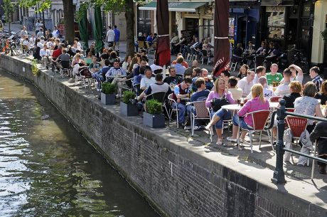 250 Crowded sidewalk Stock Pictures, Editorial Images and Stock Photos ...