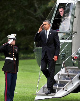 Barack Obama Salutes He Leaves Marine Editorial Stock Photo - Stock ...