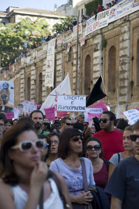 __COUNT__ Occupy Wall Street Protests, Rome, Italy - 15 Oct 2011 Stock ...