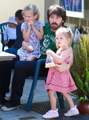 Ben Affleck Daughters Violet Seraphina Affleck Editorial Stock Photo ...