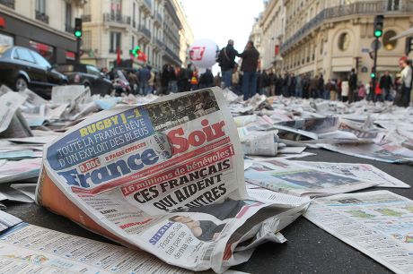 57 French newspaper headlines Stock Pictures, Editorial Images and ...