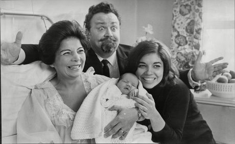 Harry Secombe Actor Comedian Singer Wife Foto Stok Editorial - Gambar ...