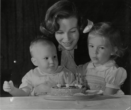 Marjorie Steele Actress Her Young Children Editorial Stock Photo ...