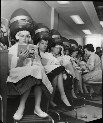 250 Hairdressing 1950s Stock Pictures, Editorial Images and Stock ...