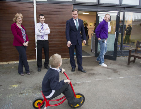 imágenes de Prime Minister David Cameron in Witney, Oxfordshire ...