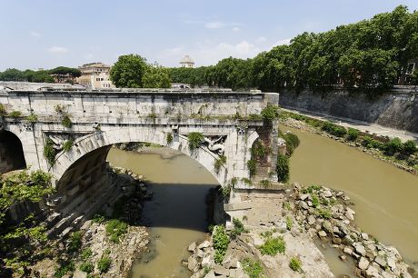 Ponte Rotto Pons Aemilius Destroyed Bridge Editorial Stock Photo ...