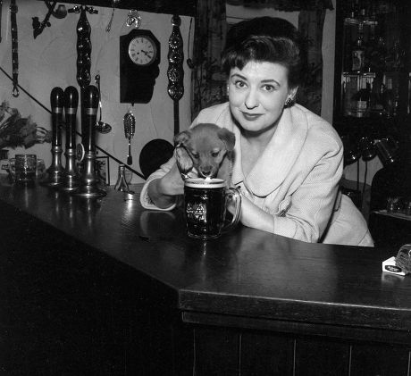Pat Phoenix Elsie Tanner Coronation Street Editorial Stock Photo ...
