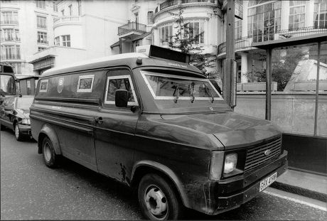 Brinks Mat Armoured Van Outside Allied Redaktionelles Stockfoto ...
