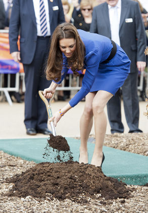 Catherine Duchess Cambridge Planting Tree Editorial Stock Photo - Stock ...