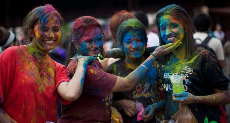 People Celebrating Hindu Holi Festival Festival Editorial Stock Photo ...