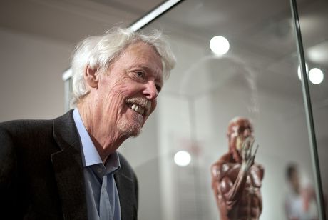 Richard Neave Examines Model Sprinter Richard Redaktionelles Stockfoto ...