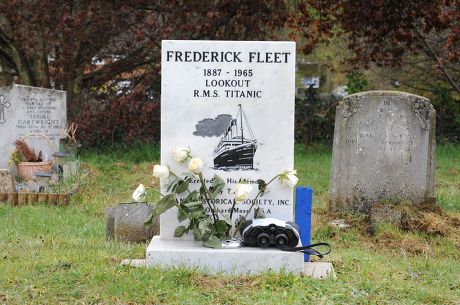 Grave Titanic Lookout Fred Fleet Binoculars Editorial Stock Photo ...