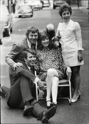 Photocall Pantomime Alladin London Palladium Cilla Editorial Stock ...