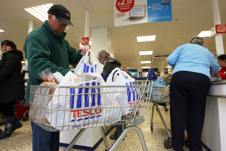250 Tesco carrier bag Stock Pictures, Editorial Images and Stock Photos ...