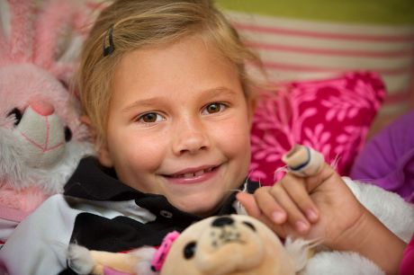 __COUNT__ 8-year-old girl has finger amputated after being bitten by ...