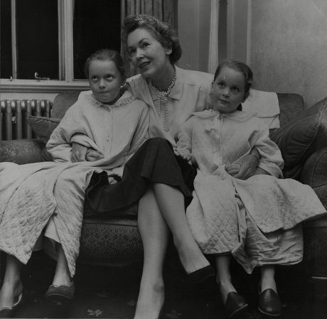 Actress Maureen Osullivan Daughters Stephanie Theresa Editorial Stock ...