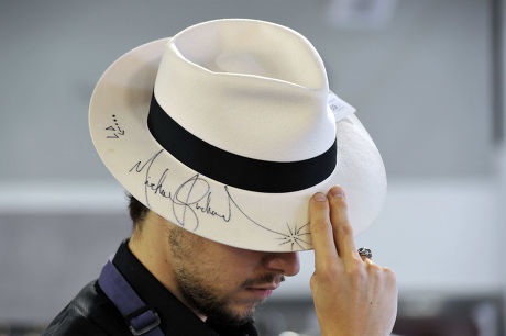Michael Jacksons White Felt Fedora Signed Editorial Stock Photo - Stock ...