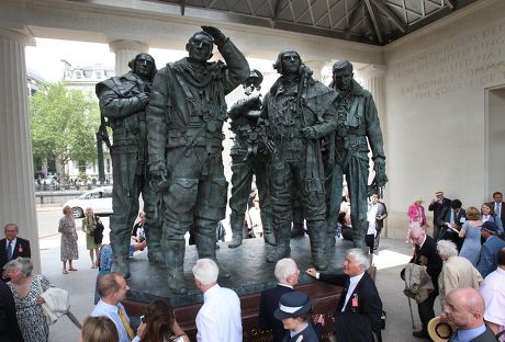 250 Second airman Stock Pictures, Editorial Images and Stock Photos ...