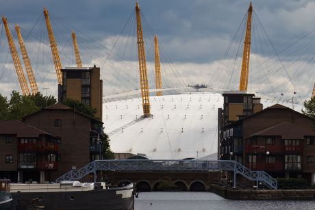O2 Dominates Skyline London Britain Editorial Stock Photo - Stock Image ...