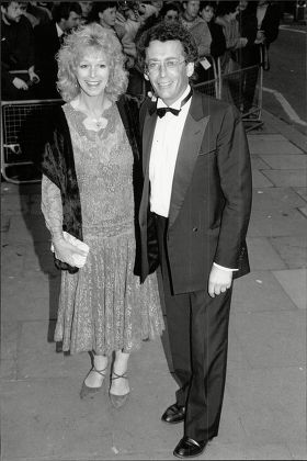 рез. по запросу «Robert Powell His Wife Babs Barbara» — редакционная ...