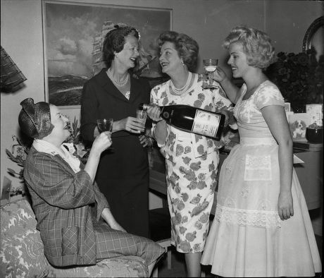 250 Elizabeth allan Stock Pictures, Editorial Images and Stock Photos ...