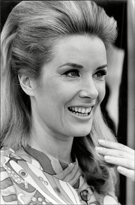 Actress Sally Ann Howes Sally Ann Foto Stok Editorial - Gambar Stok ...