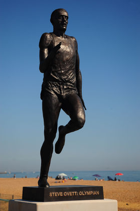 BRONZE STATUE OLYMPIAN STEVE OVETT WHICH Editorial Stock Photo - Stock ...