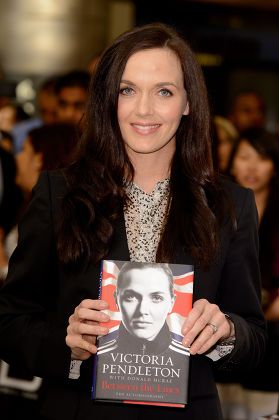 __COUNT__ Victoria Pendleton signing copies of her book 'Between The ...