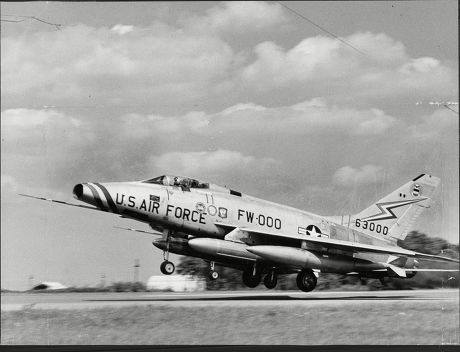 8 F 100 super sabre aircraft Stock Pictures, Editorial Images and Stock ...