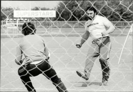 GEOFF CAPES COMPETES TV'S 'THE SUPERSTARS' Editorial Stock Photo ...