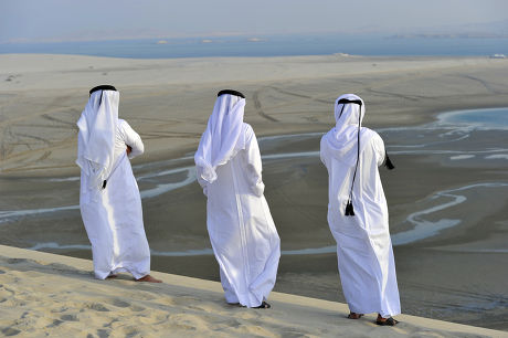 Qatari Traditional Clothing Gutra Front Khor Editorial Stock Photo ...