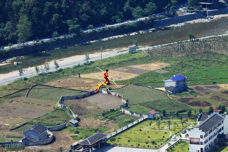 __COUNT__ Three tightrope walkers set new world record for ...
