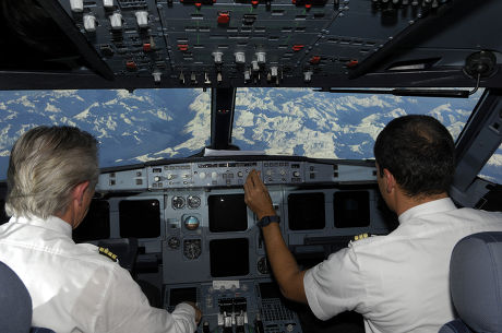 250 Flight decks Stock Pictures, Editorial Images and Stock Photos ...