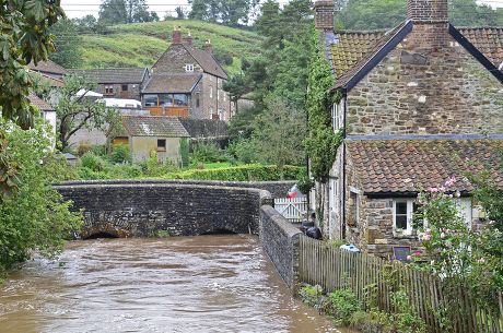 Overflowing River Pensford Bridge Somerset Editorial Stock Photo ...